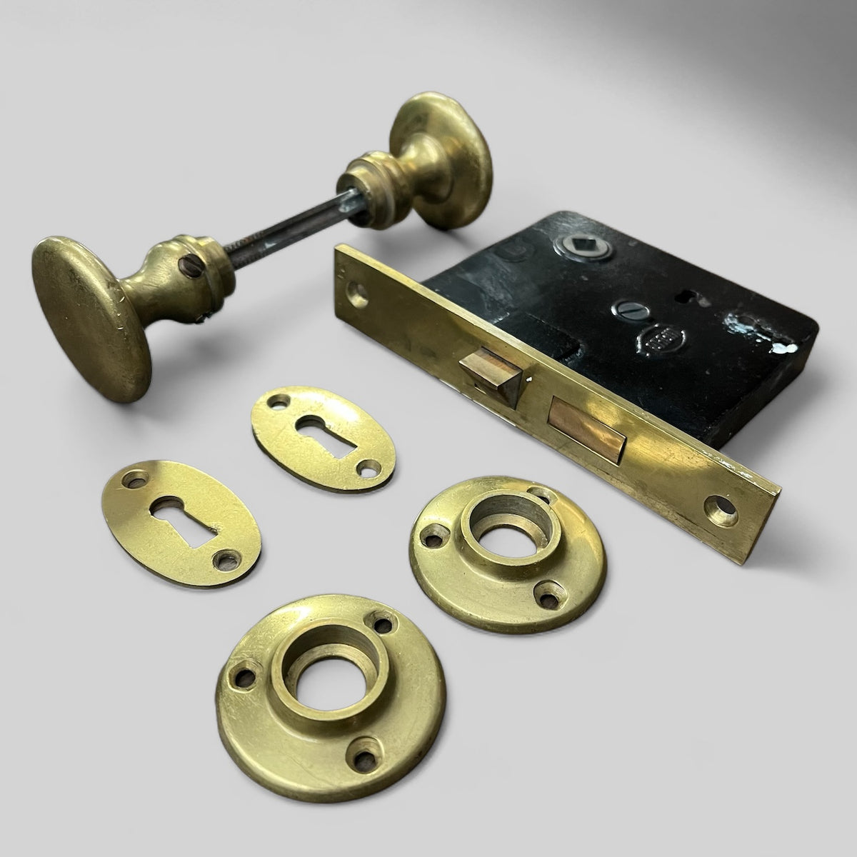 Antique Heavy Cast Brass Door Knob Set – Reclaimed Fort Wayne